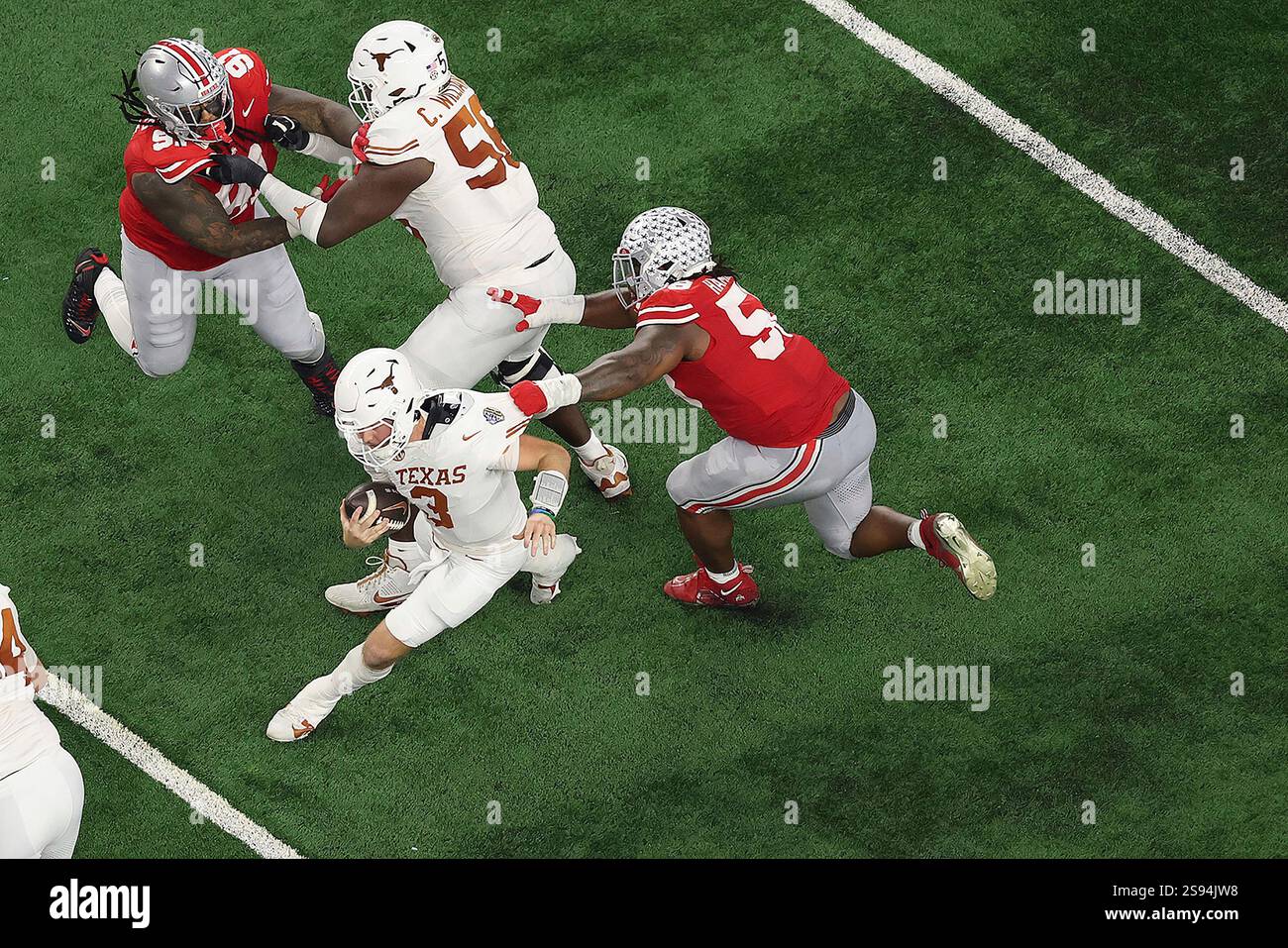 Ohio State defensive tackle Ty Hamilton (98) grabs the jersey of Texas ...