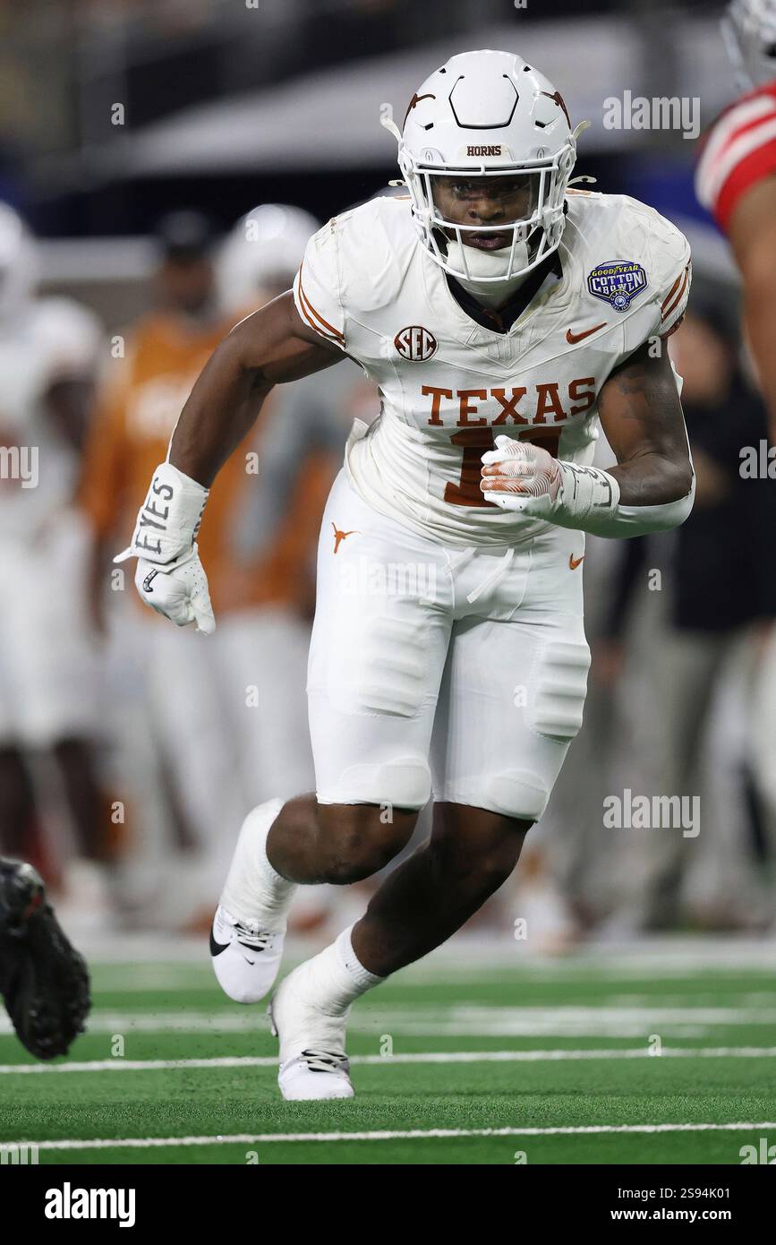 Texas defensive end Colin Simmons (11) reacts during the Cotton Bowl ...