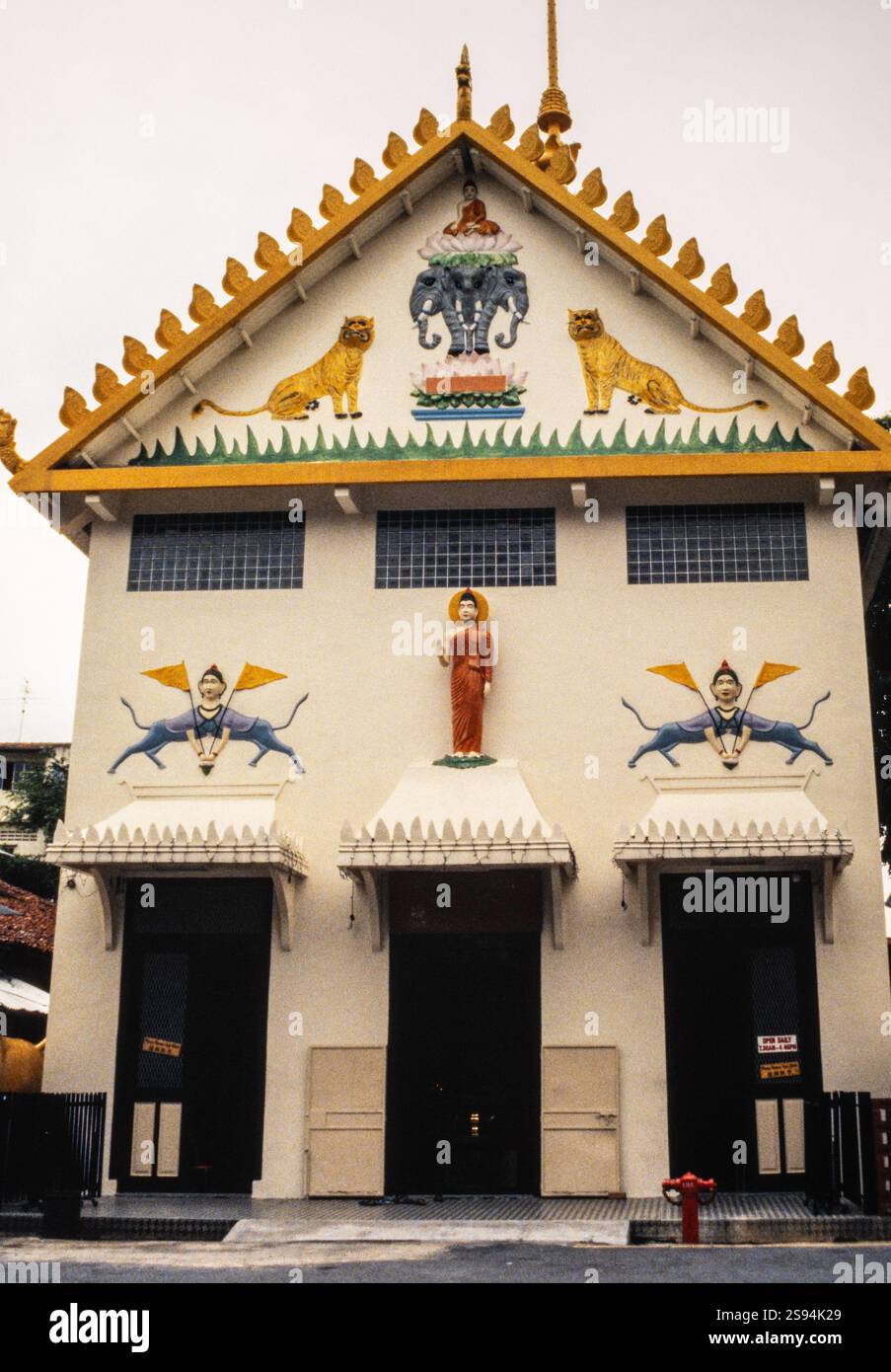 Temple of 1,000 Lights (Sakya Muni Buddha Gaya Temple) in Singapore ...