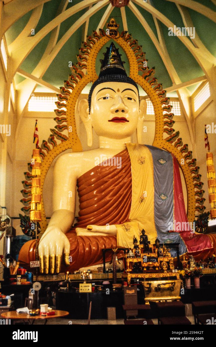 Temple of 1,000 Lights (Sakya Muni Buddha Gaya Temple) in Singapore ...