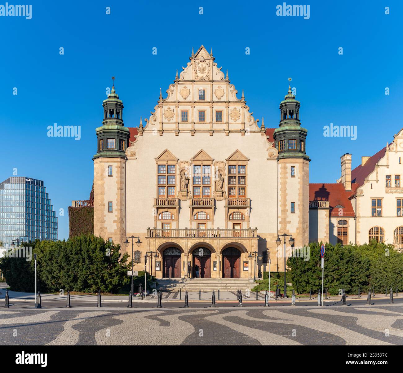 A picture of the Adam Mickiewicz University in Poznan Stock Photo - Alamy