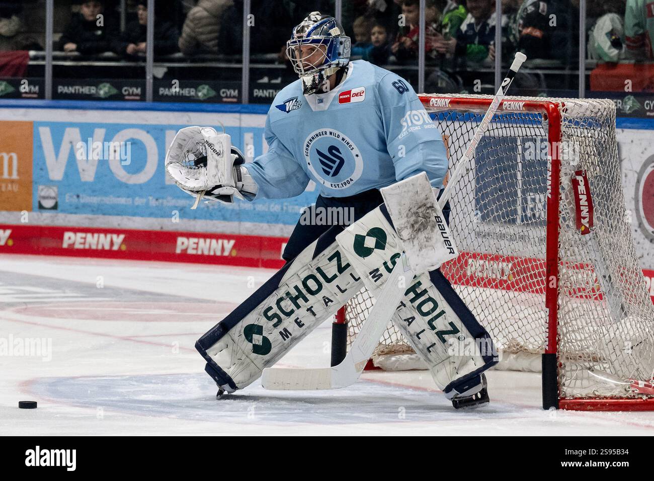 Joacim Eriksson (Torwart, Schwenninger Wild Wings, #60) beim Warmup ...