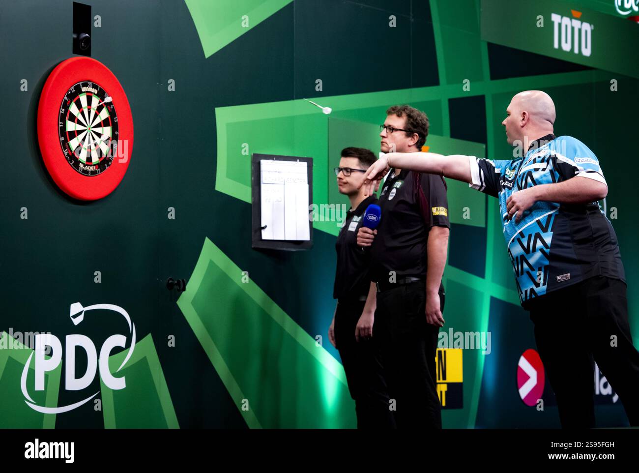Den Bosch, Netherlands. 24 January 2025. Rob Cross during the first round of the Dutch Darts ...