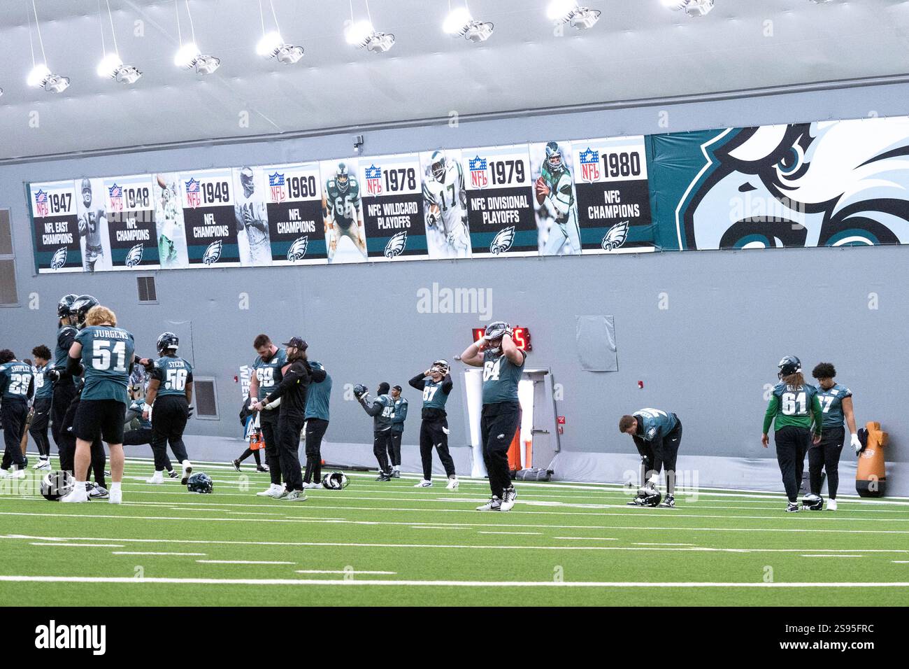 Philadelphia Eagles players warms up during practice at the NFL ...