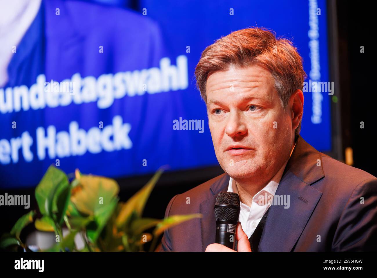 24 January 2025, Baden-Württemberg, Todtnau: Robert Habeck (Bündnis 90 ...