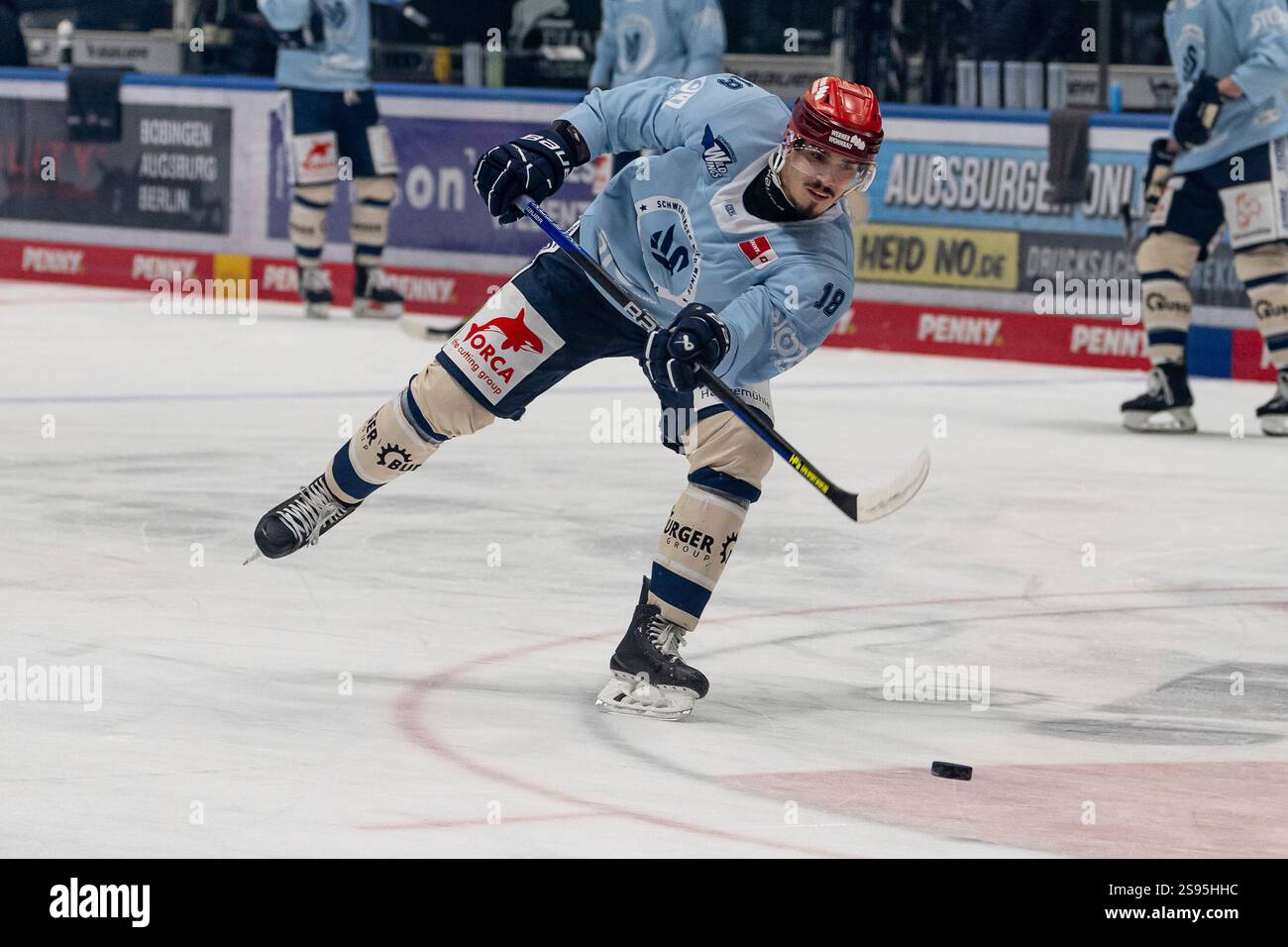 Daniel Neumann (Schwenninger Wild Wings, #18) beim Warmup. GER ...