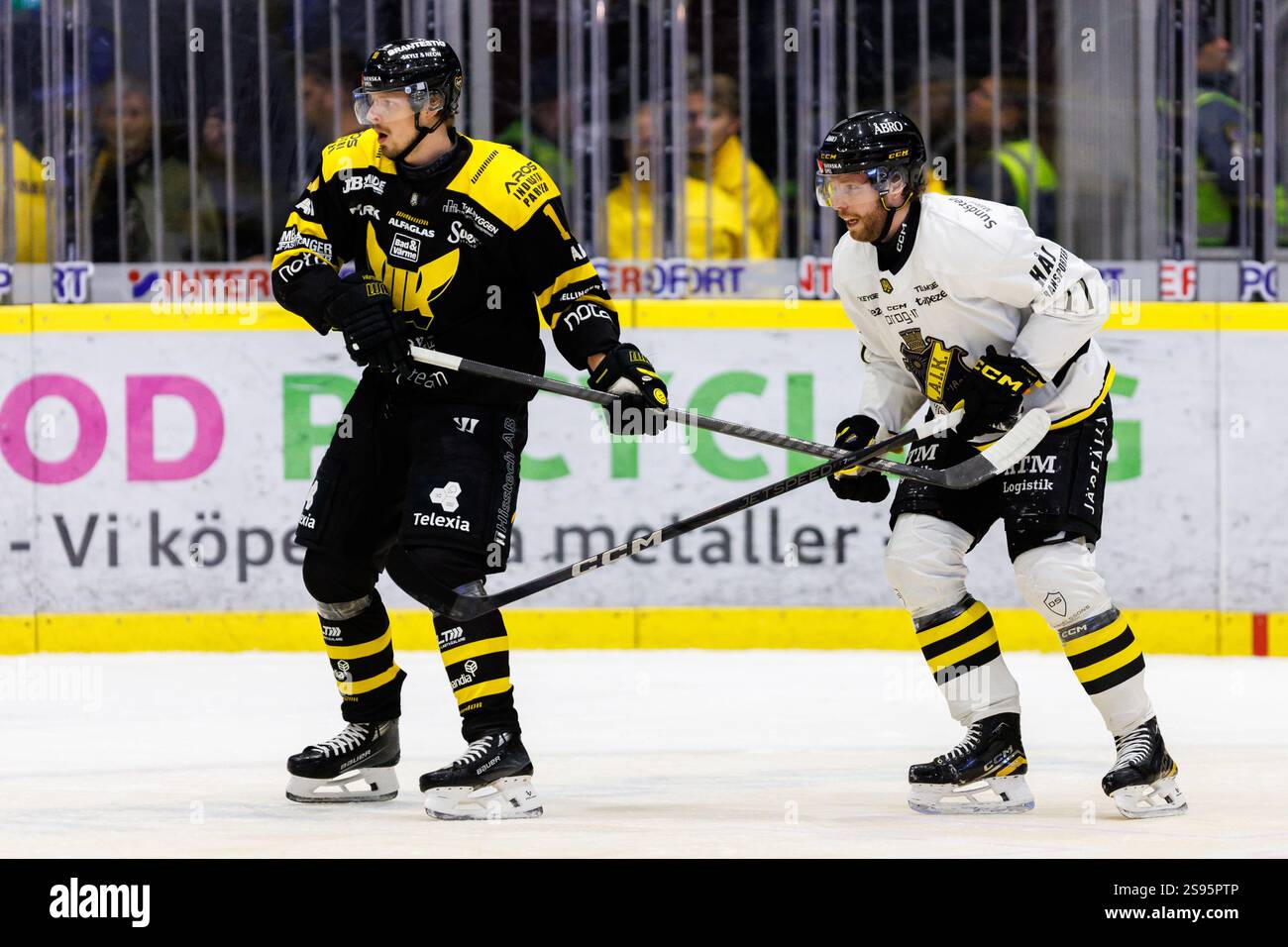 250124 Västerås Jimmie Jansson och AIKs Lukas Zetterberg under ishockeymatchen i ...