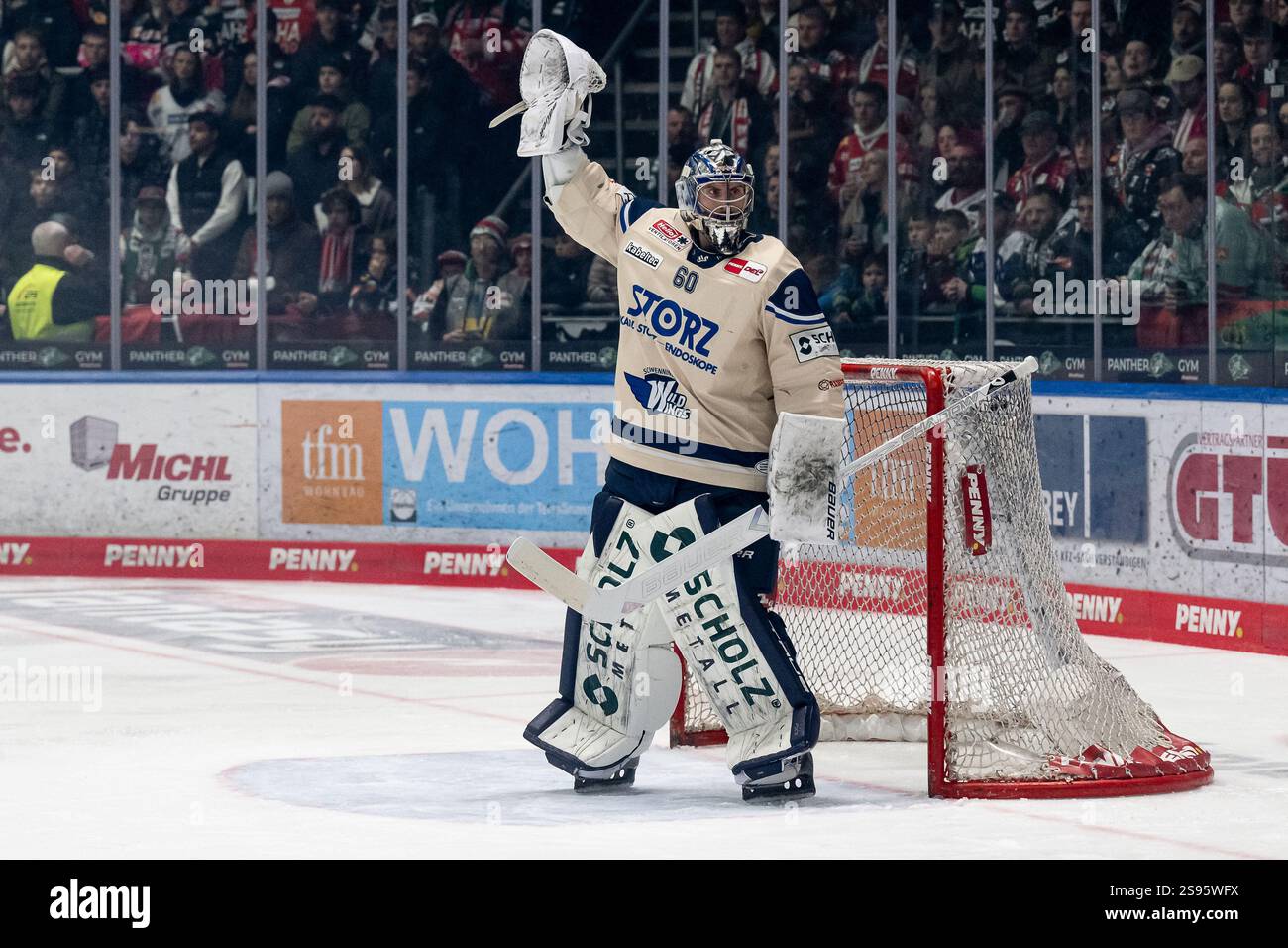 Joacim Eriksson (Torwart, Schwenninger Wild Wings, #60) mit ...