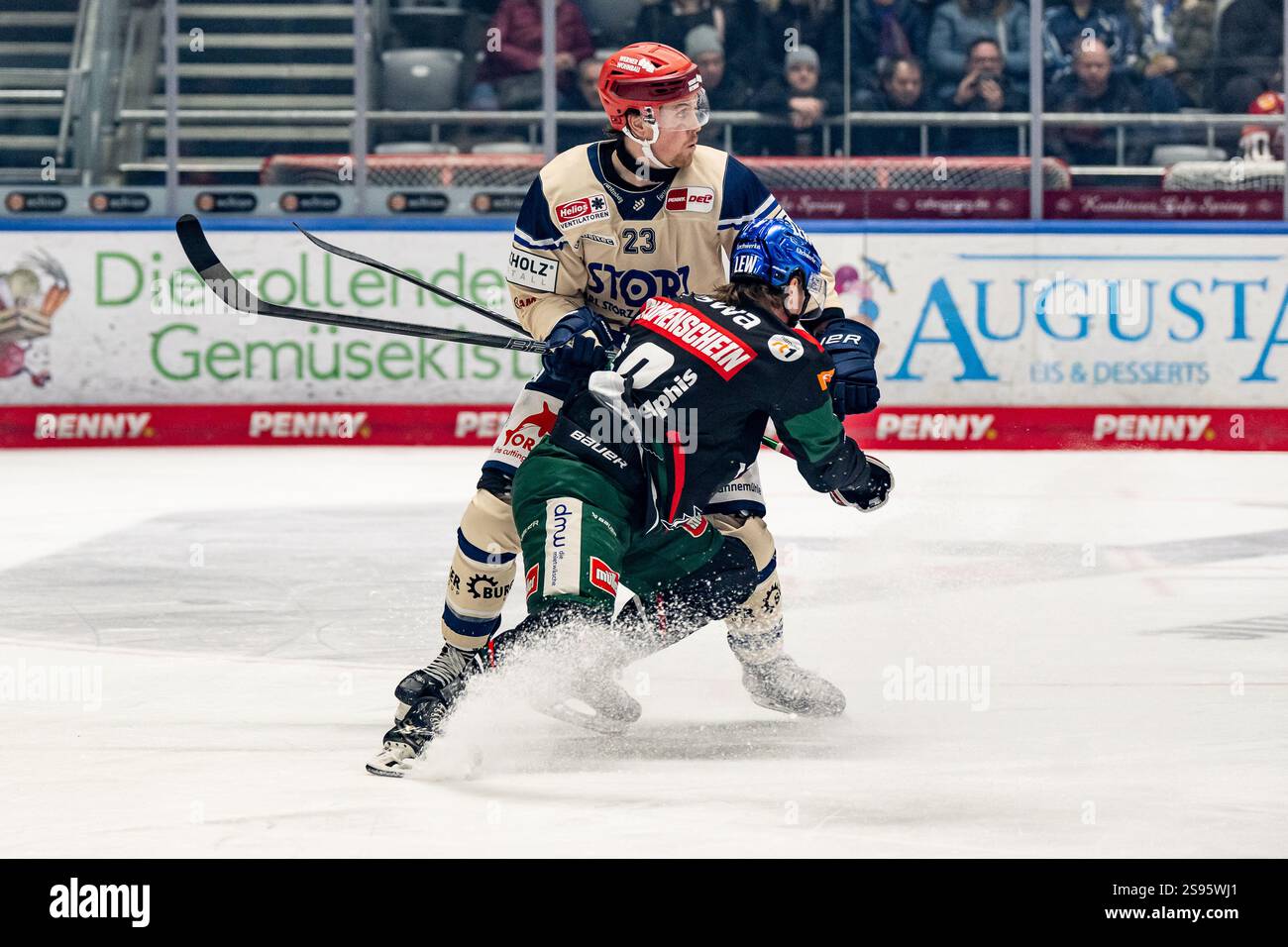 Brett Ritchie (Schwenninger Wild Wings, #23) gegen Kristian ...