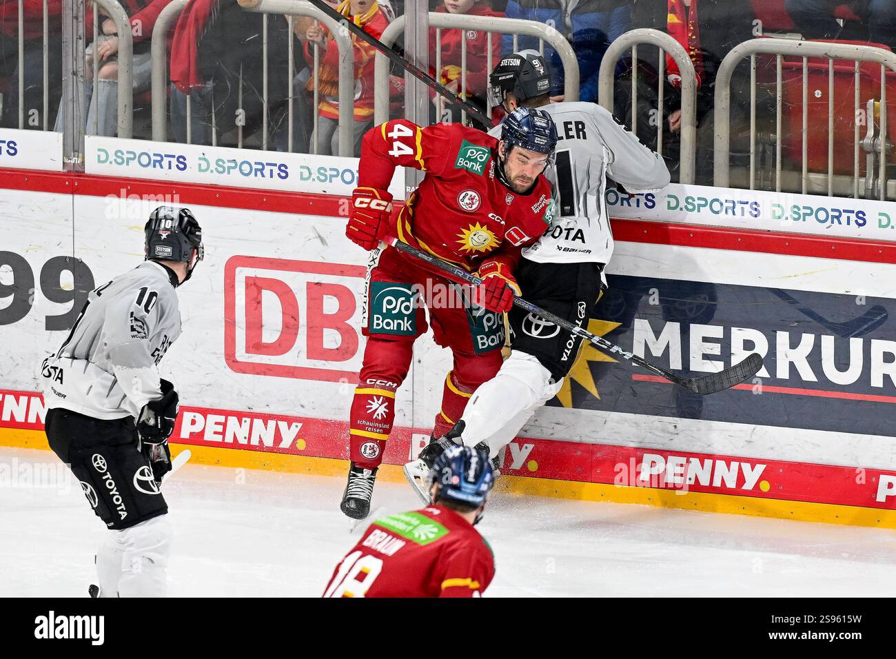 Eishockey DEL - 24/25 - 39.. Spieltag: Düsseldorfer EG vs Kölner Haie ...