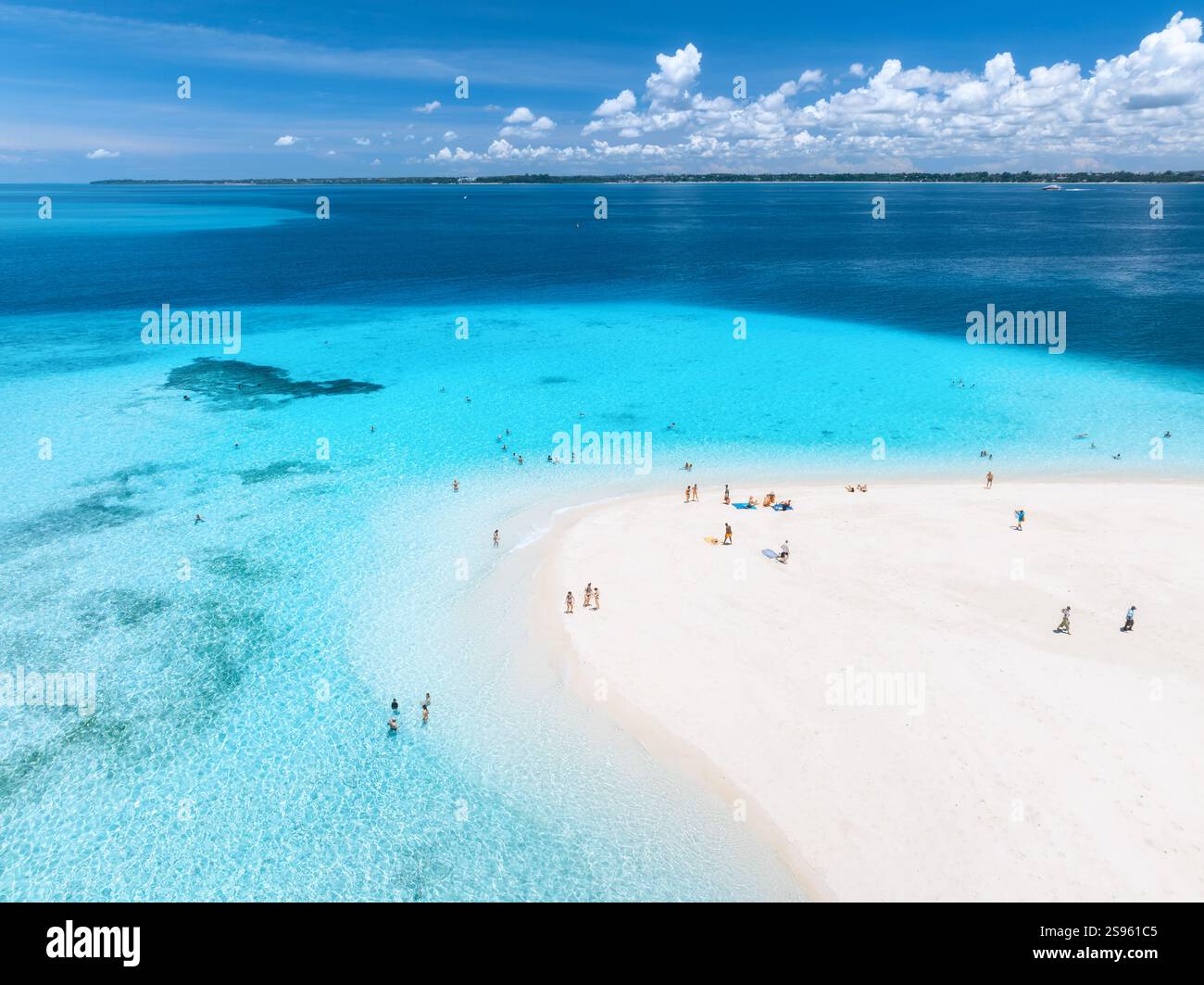 Aerial view of island, sandbank in ocean, sandy beach, blue sea Stock ...