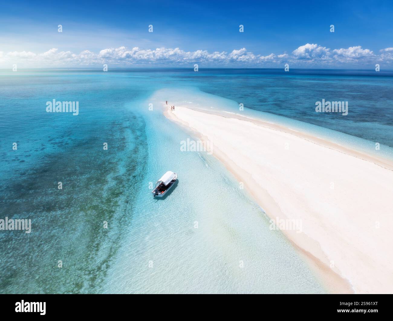 Aerial view of island, sandbank in ocean, sandy beach, boat Stock Photo ...