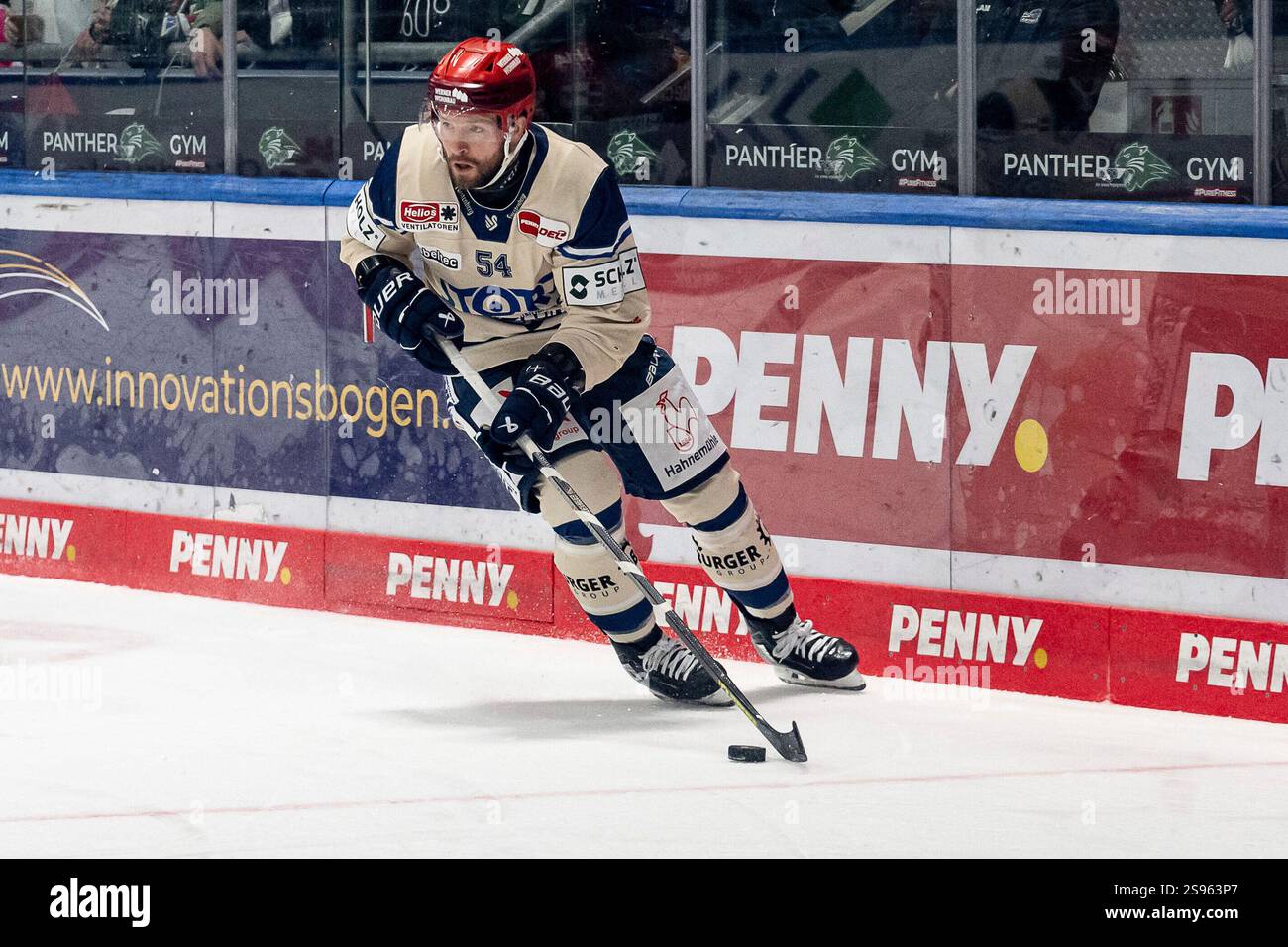 Ben Marshall (Schwenninger Wild Wings, #54). GER, Augsburger Panther vs ...