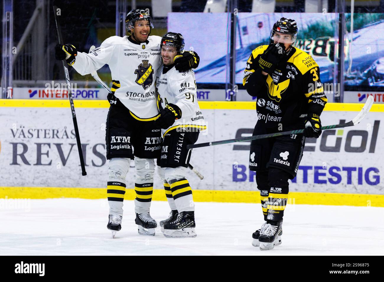 250124 AIKs Oscar Nord jublar efter 0-3 under ishockeymatchen i Hockeyallsvenskan mellan ...