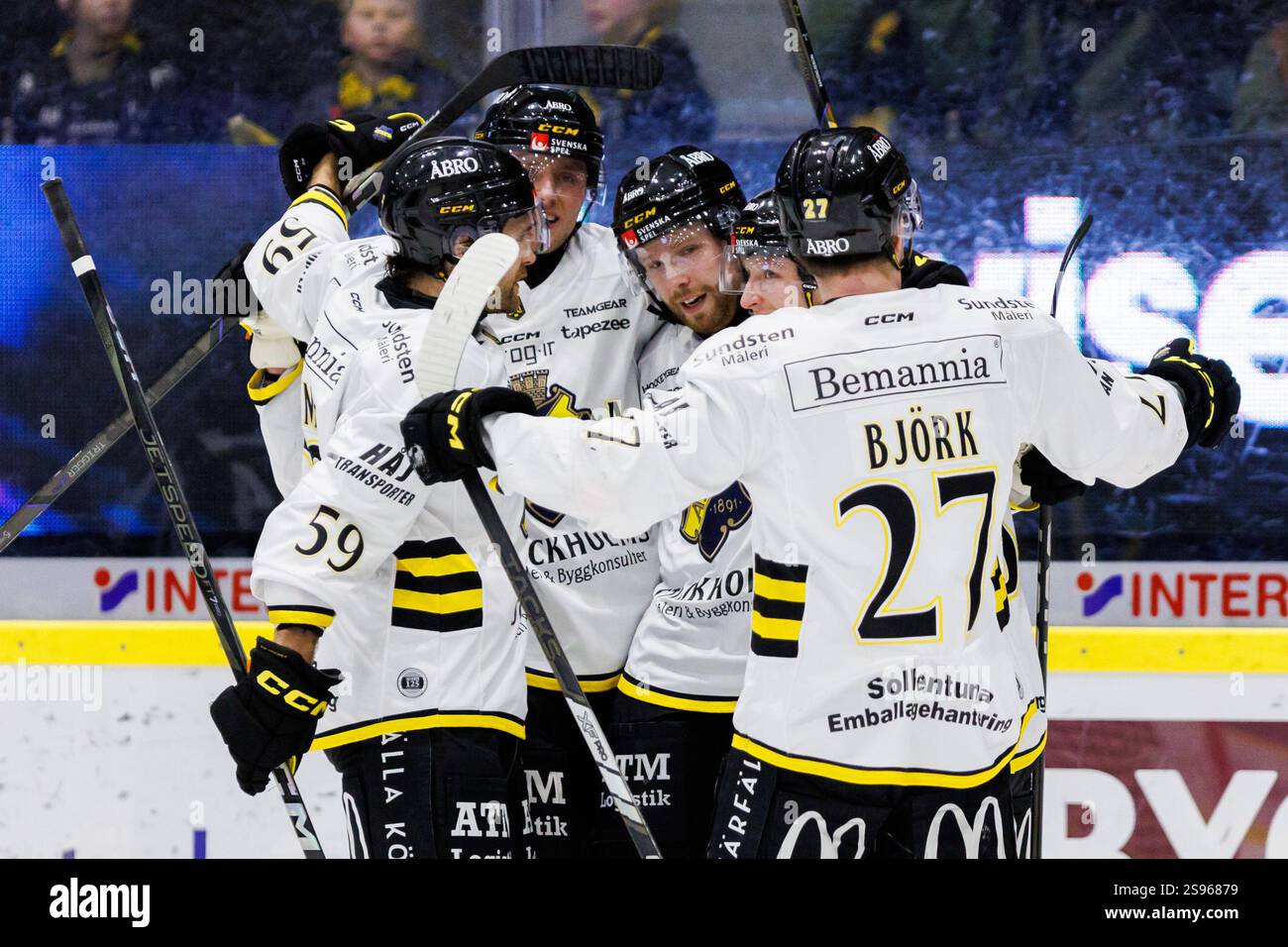 250124 AIKs Lukas Zetterberg jublar efter 0-1 under ishockeymatchen i Hockeyallsvenskan mellan ...