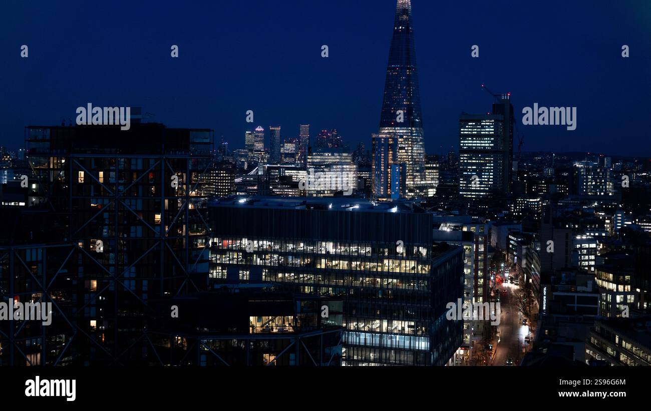 Corporate office building towers hi-res stock photography and images ...