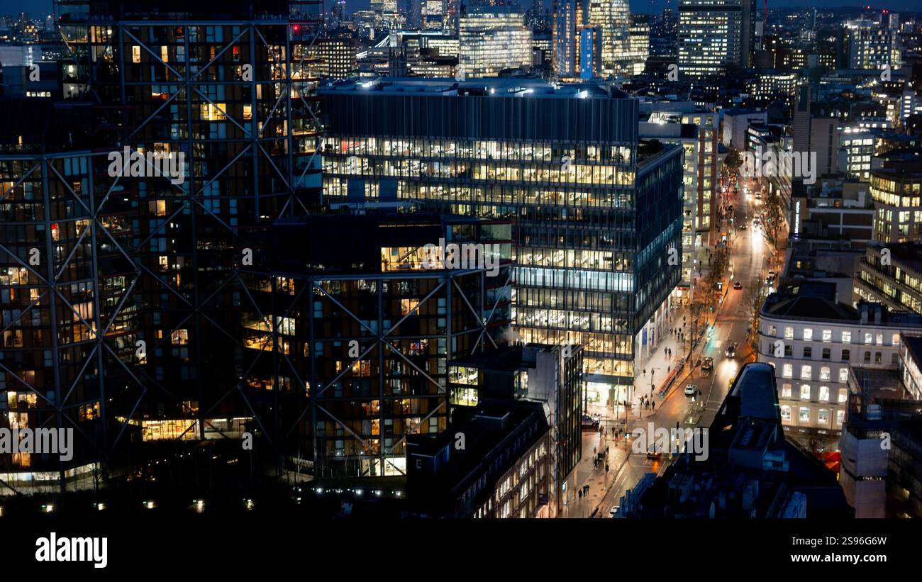 Commercial office night london bridge hi-res stock photography and ...