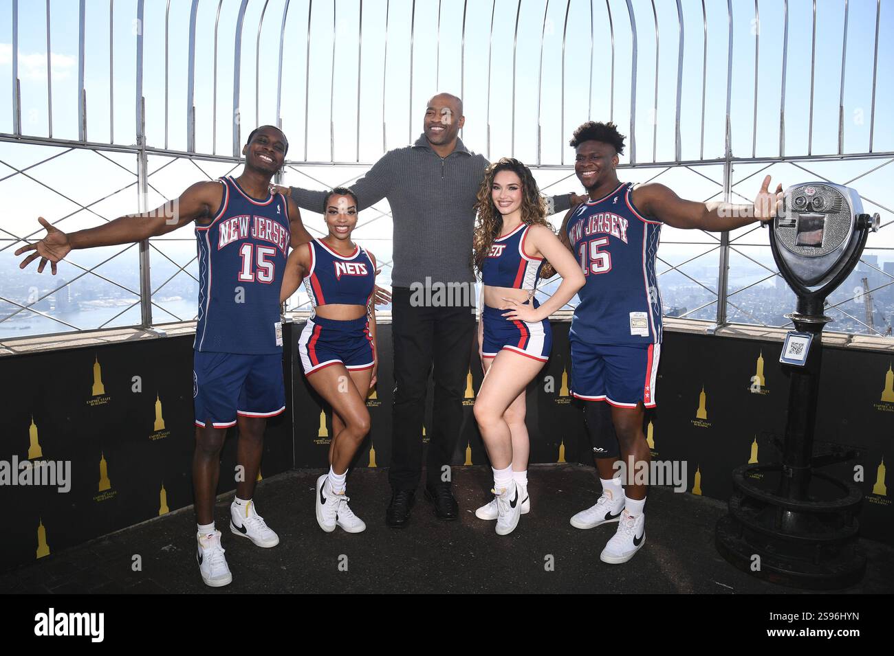 Former NBA player Vince Carter Lights the Empire State Building in ...