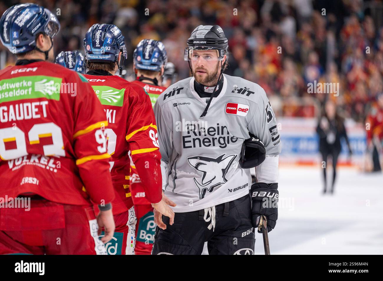 Glueckliche Gesichter bei den Koelner Haien nach dem Sieg gegen Duesseldorf, GER Duesseldorfer ...