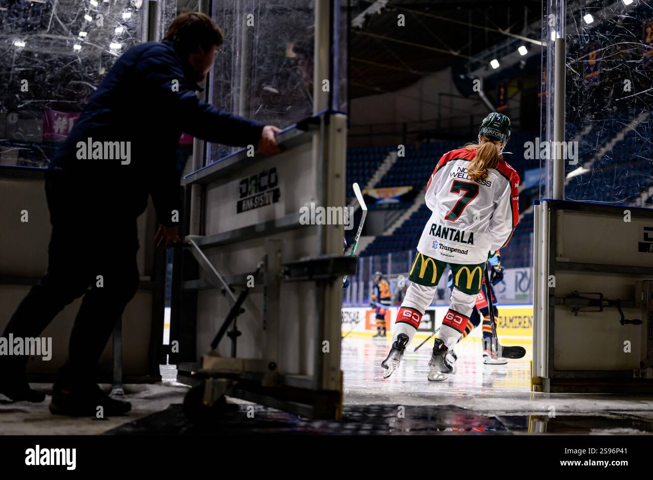 250124 Frölundas Sanni Rantala inför ishockeymatchen i SDHL mellan ...