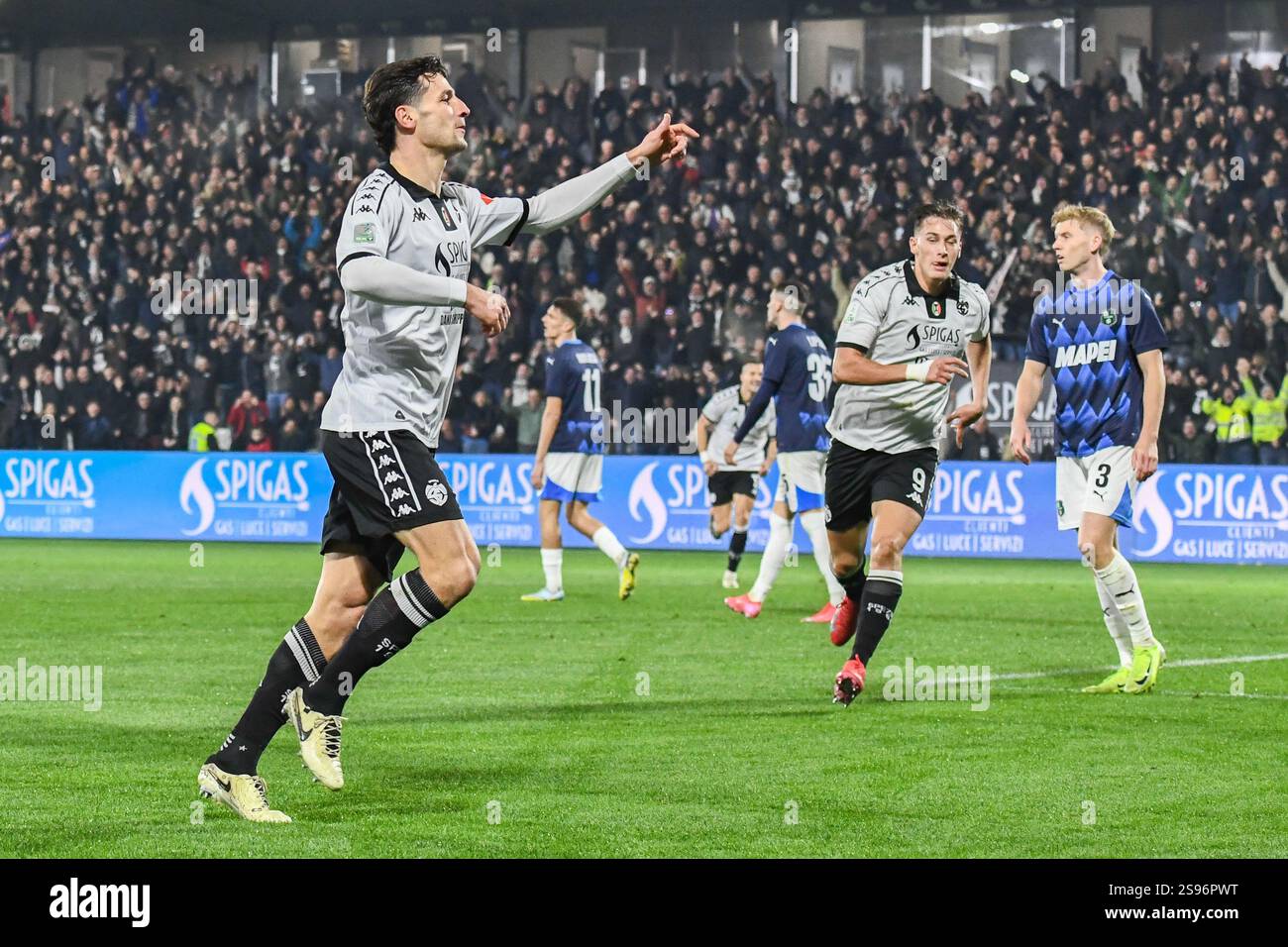 Luca Vignali (Spezia) celebrates with teammates after scoring the 1-0 ...