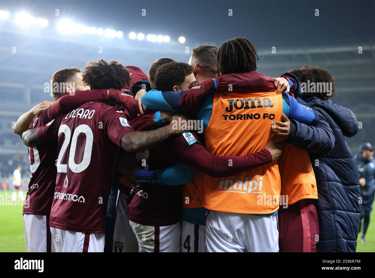 Che Adams of Torino Fc celebrates with his team mates after scoring a ...