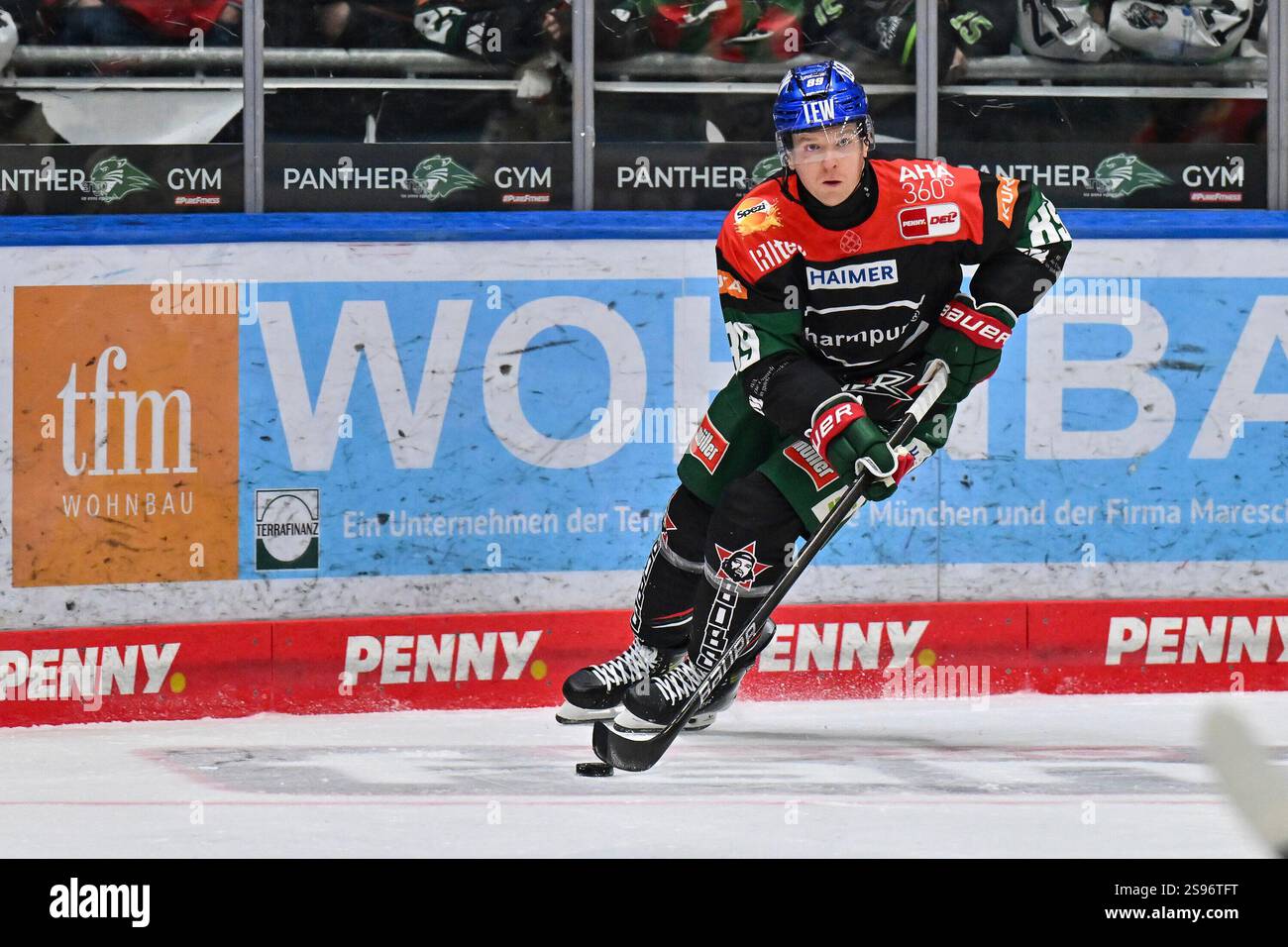 am Puck Mark ZENGERLE (Augsburger Panther #89) / Freisteller ...