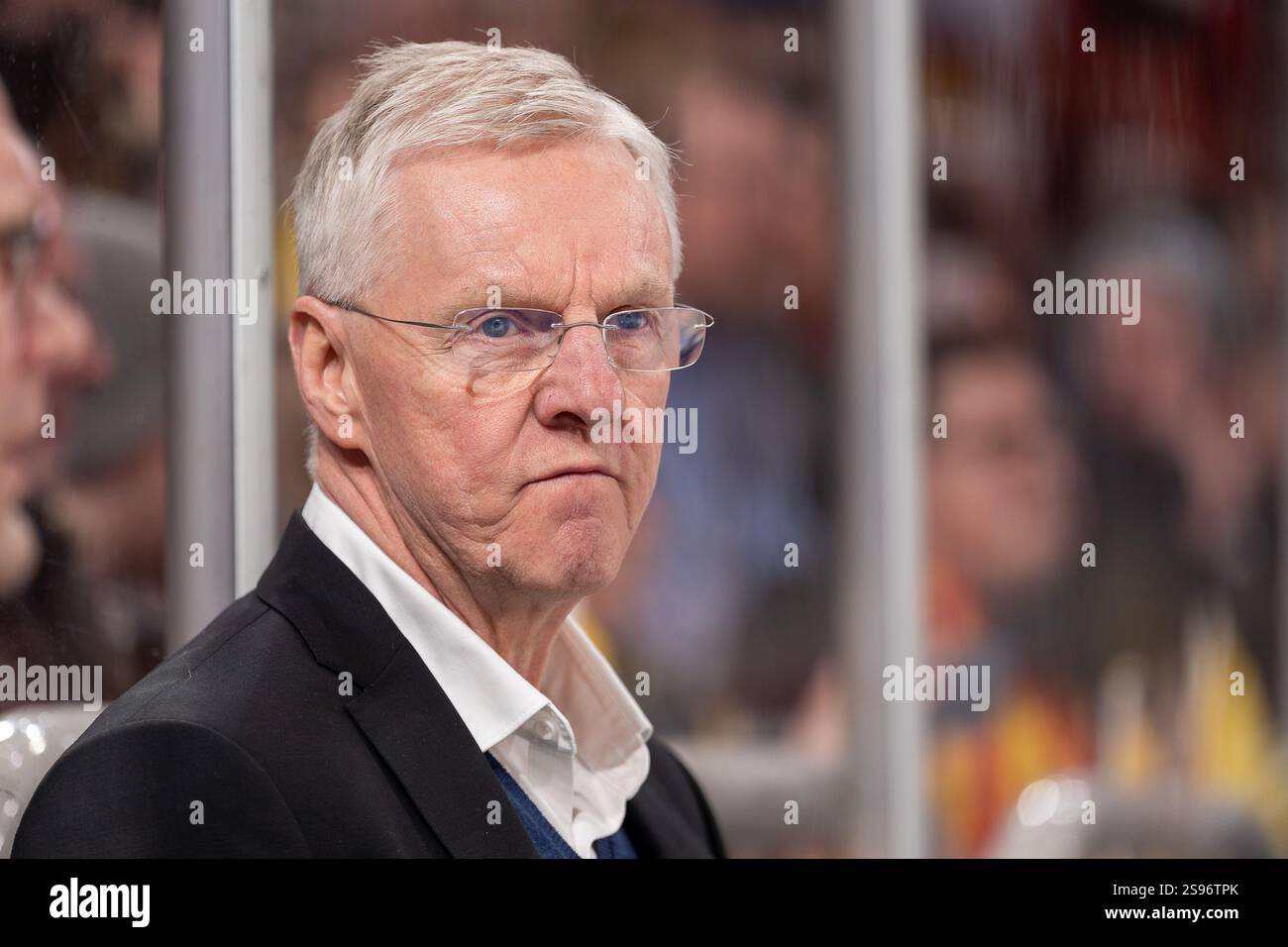 kritische Miene bei Kari Jalonen (Koelner Haie, Chef-Trainer), GER ...