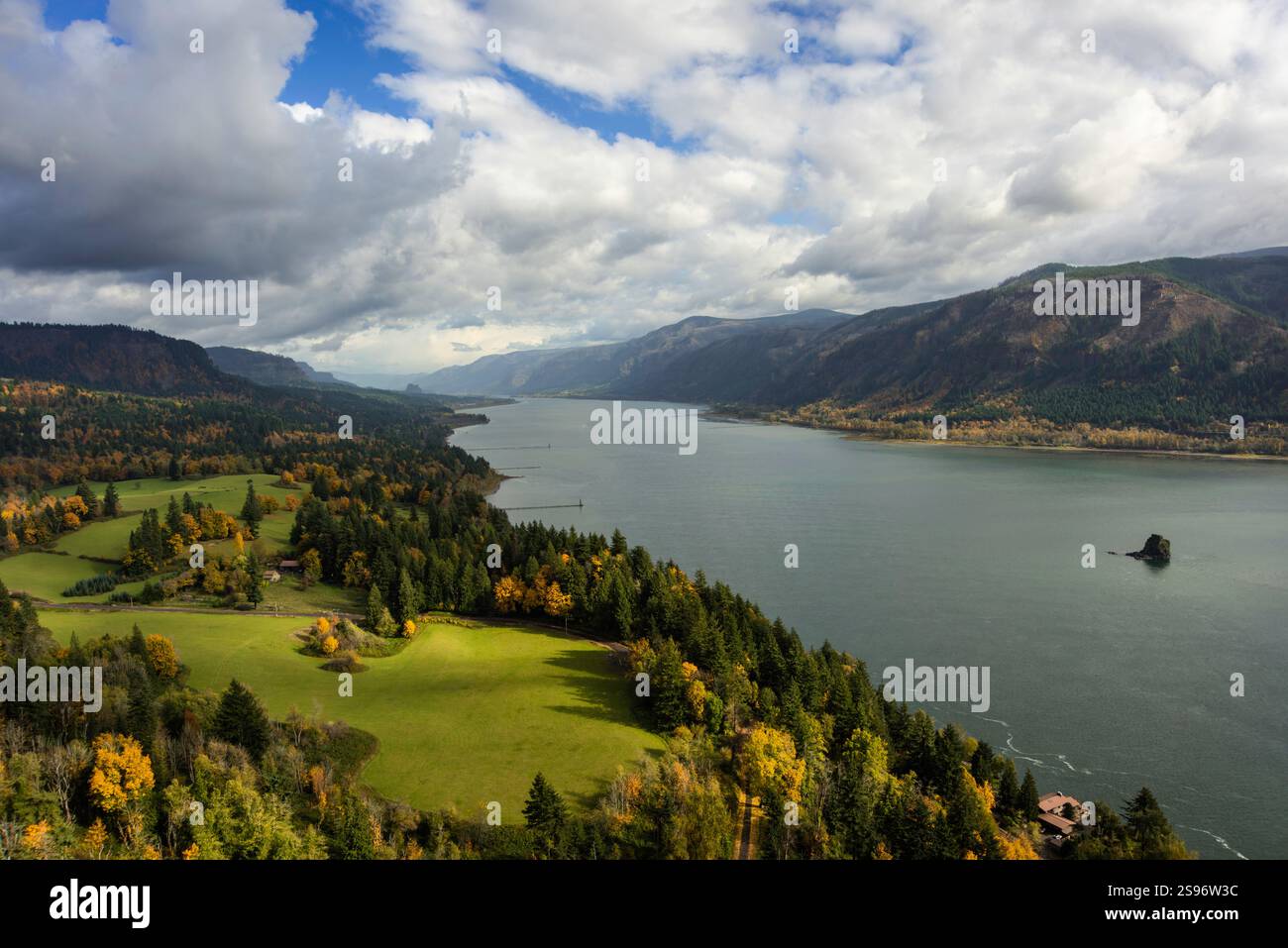 The Overlook at Cape Horn in the Columbia Gorge is a popular place to ...
