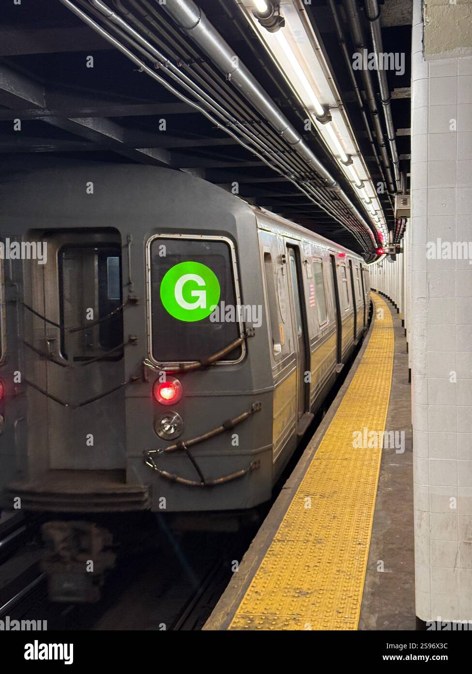 G train pulling into the Fort Hamilton Parkway station in Brooklyn; New ...