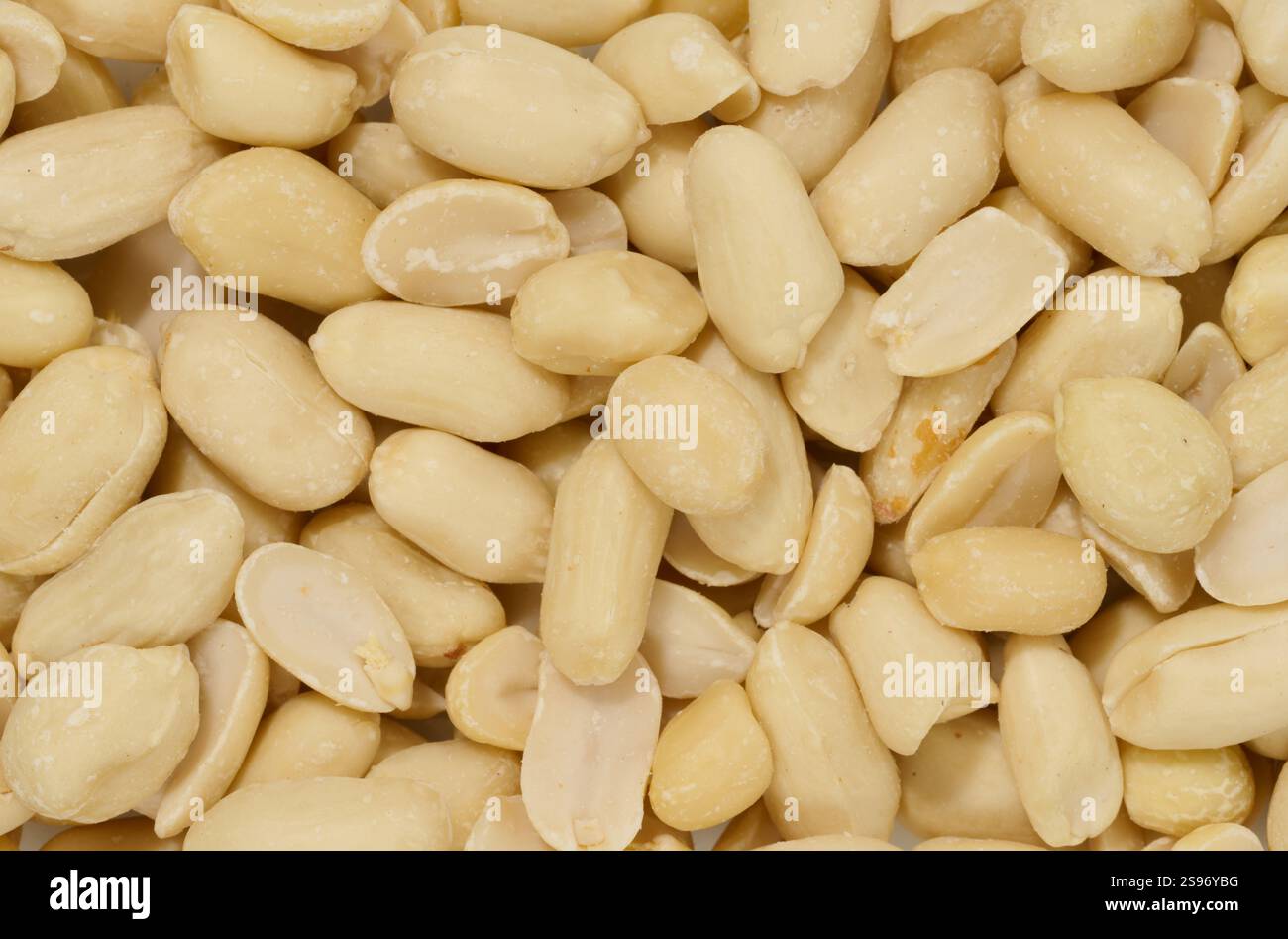 Raw shelled peanuts, full frame Stock Photo - Alamy