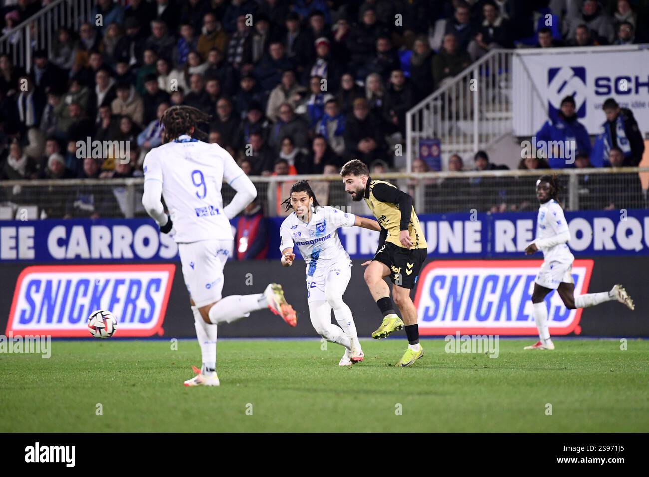 92 Clement AKPA (aja) - 22 Zuriko DAVITASHVILI (asse) during the Ligue ...