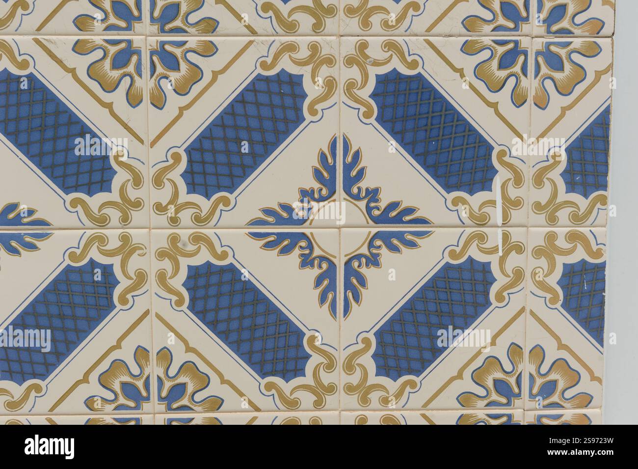 Traditional Portuguese Azulejo Tile Pattern Stock Photo - Alamy