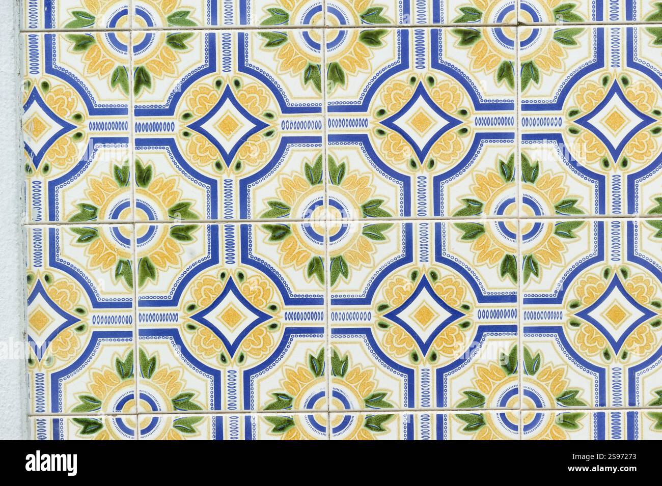 Traditional Portuguese Azulejo Tile Pattern Stock Photo - Alamy