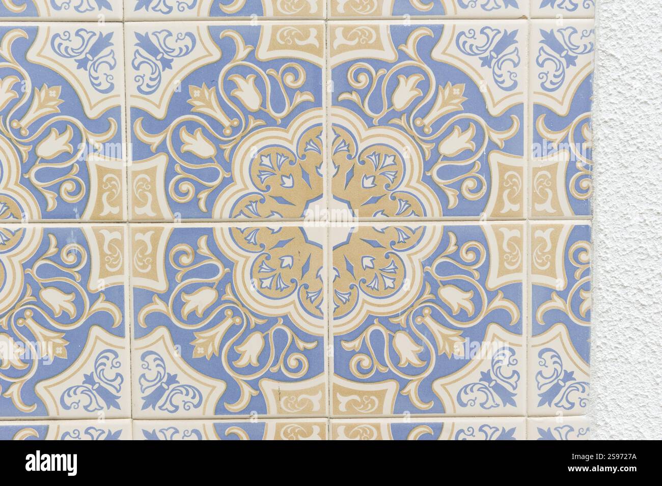 Traditional Portuguese Azulejo Tile Pattern Stock Photo - Alamy