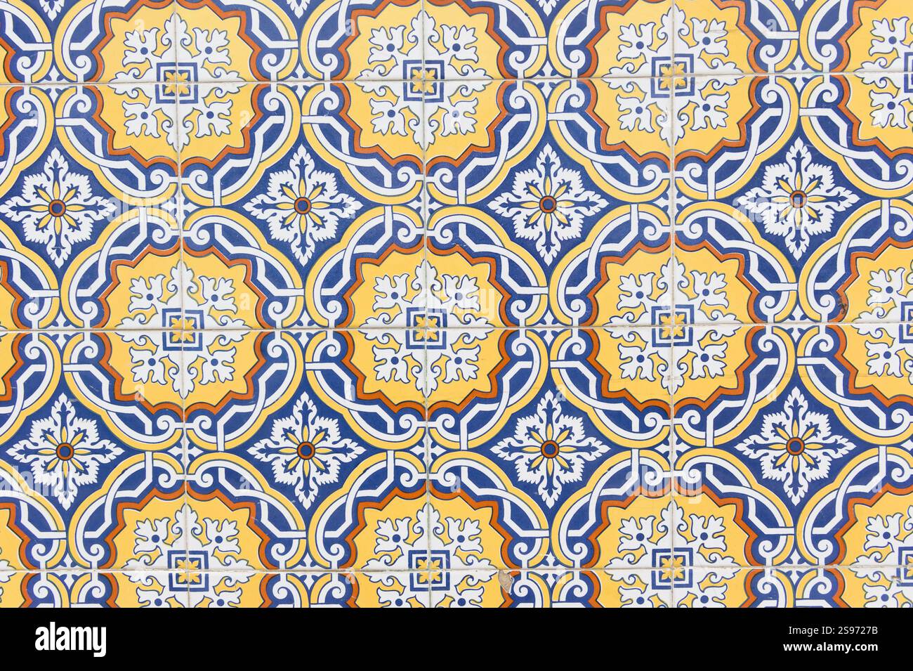 Traditional Portuguese Azulejo Tile Pattern Stock Photo - Alamy