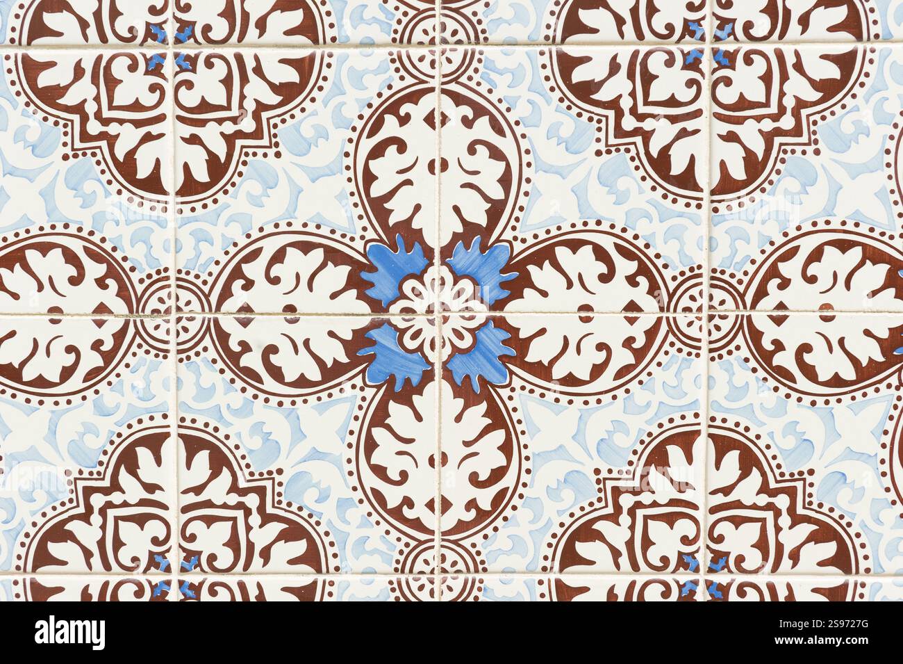 Traditional Portuguese Azulejo Tile Pattern Stock Photo - Alamy