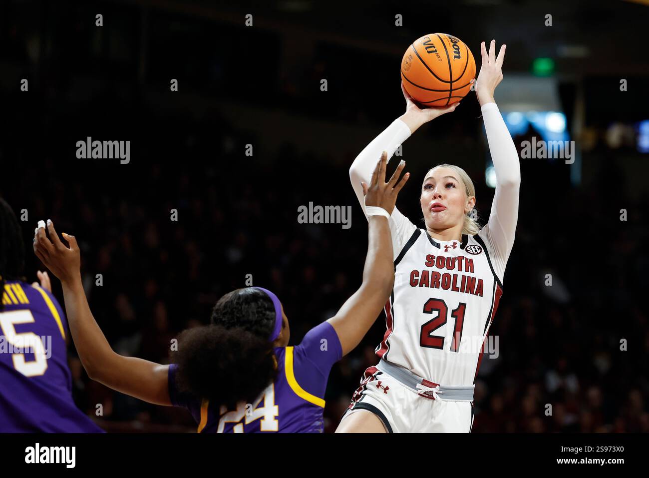 South Carolina forward Chloe Kitts (21) shoots over LSU guard Aneesah ...