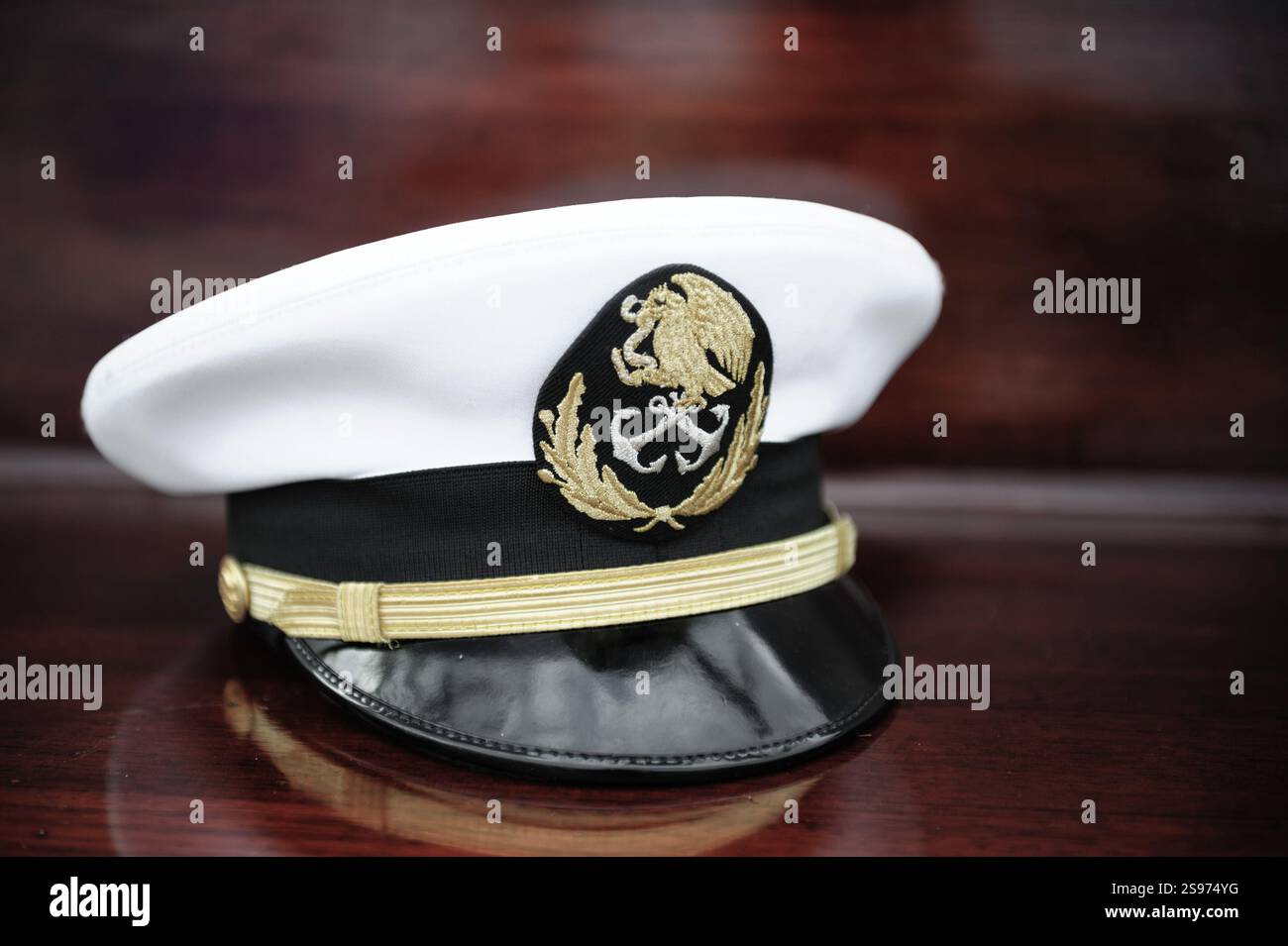 Navy officers cap hi-res stock photography and images - Alamy