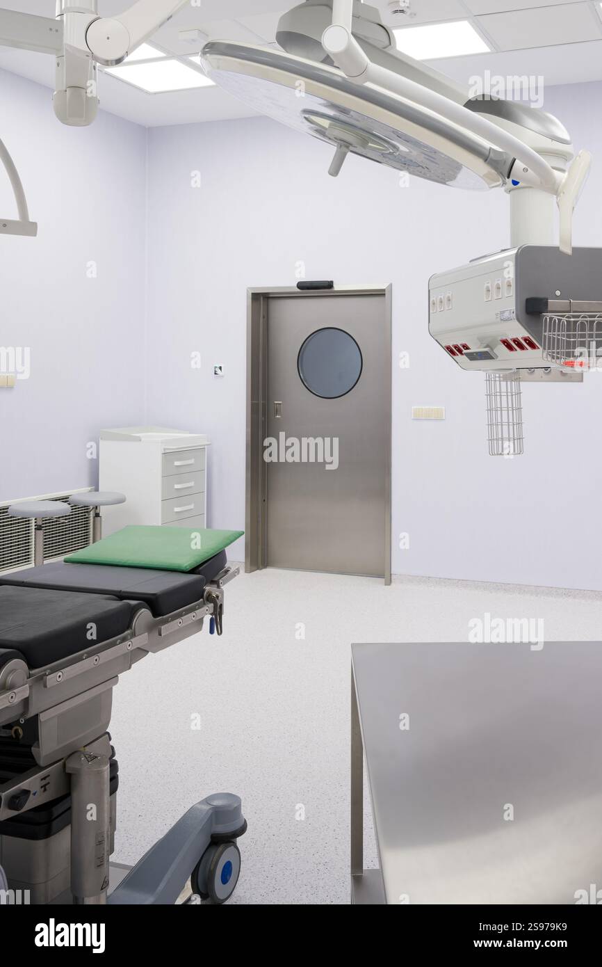 Brand new operating room, operating room. Full medical equipment in ...