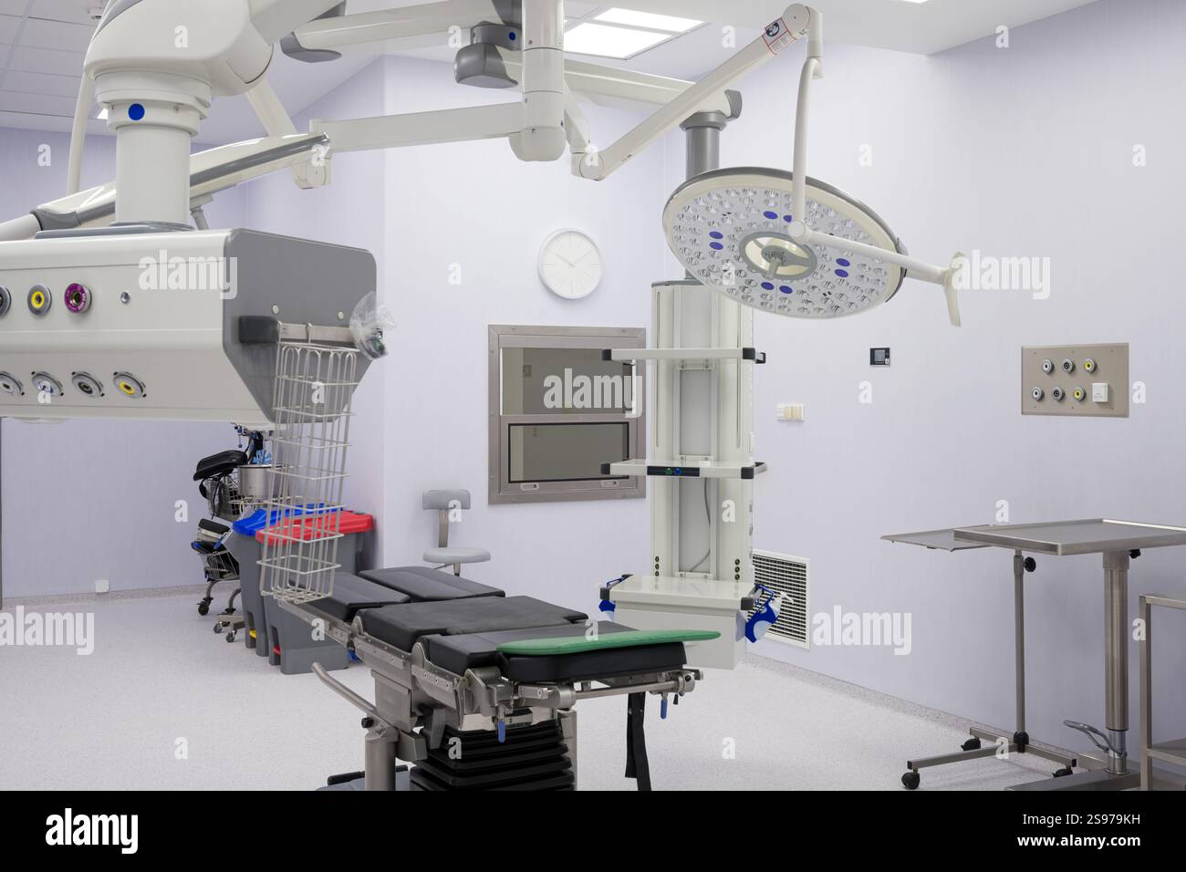 Brand new operating room, operating room. Full medical equipment in ...