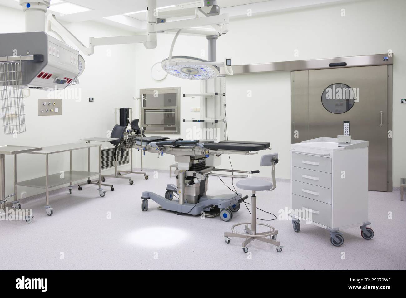 Brand new operating room, operating room. Full medical equipment in ...