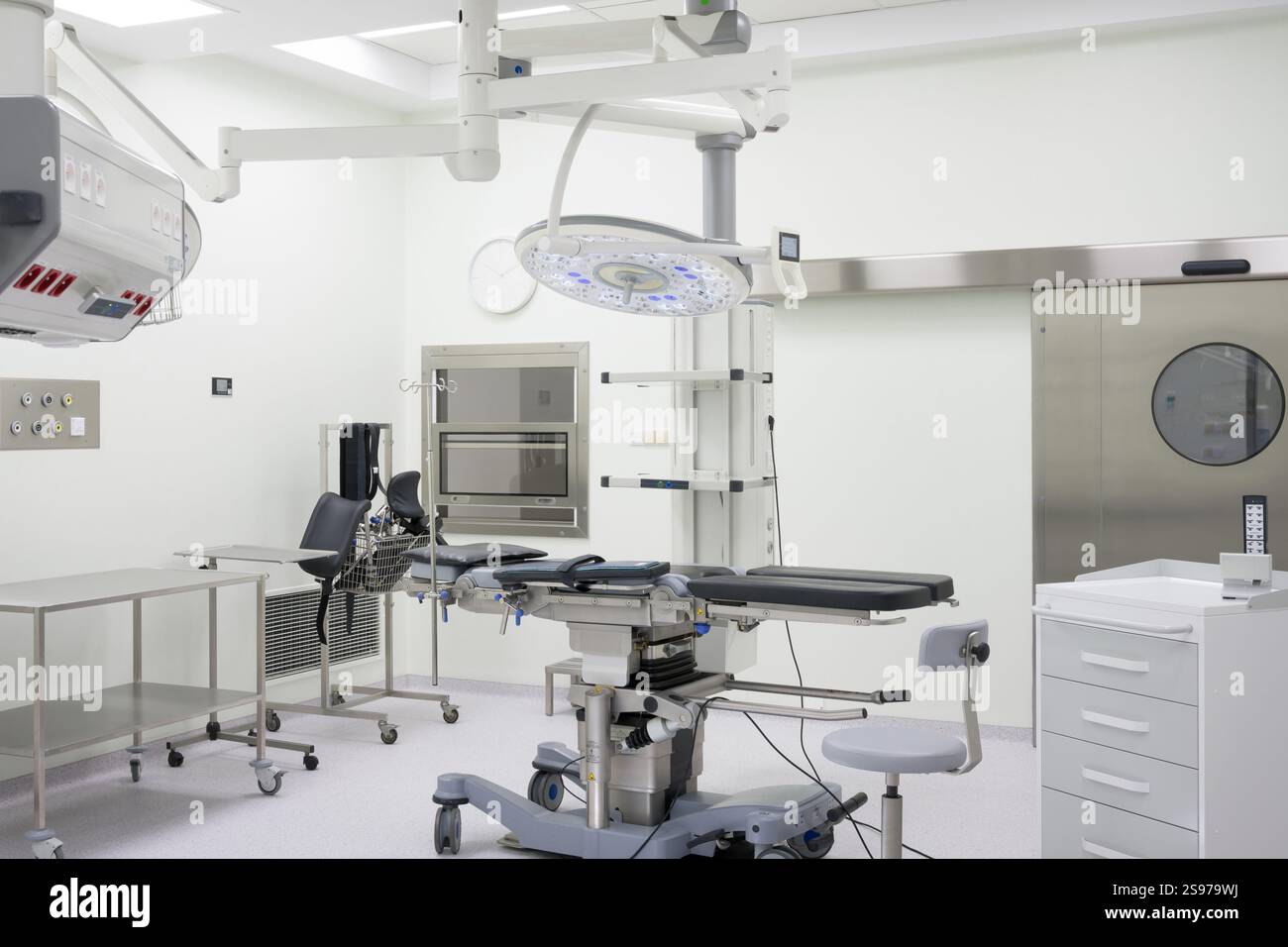 Brand new operating room, operating room. Full medical equipment in ...