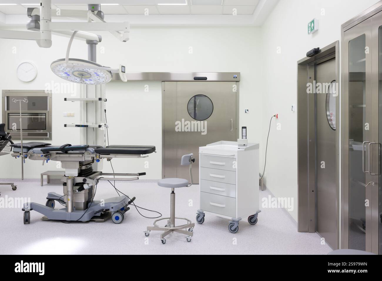 Brand new operating room, operating room. Full medical equipment in ...