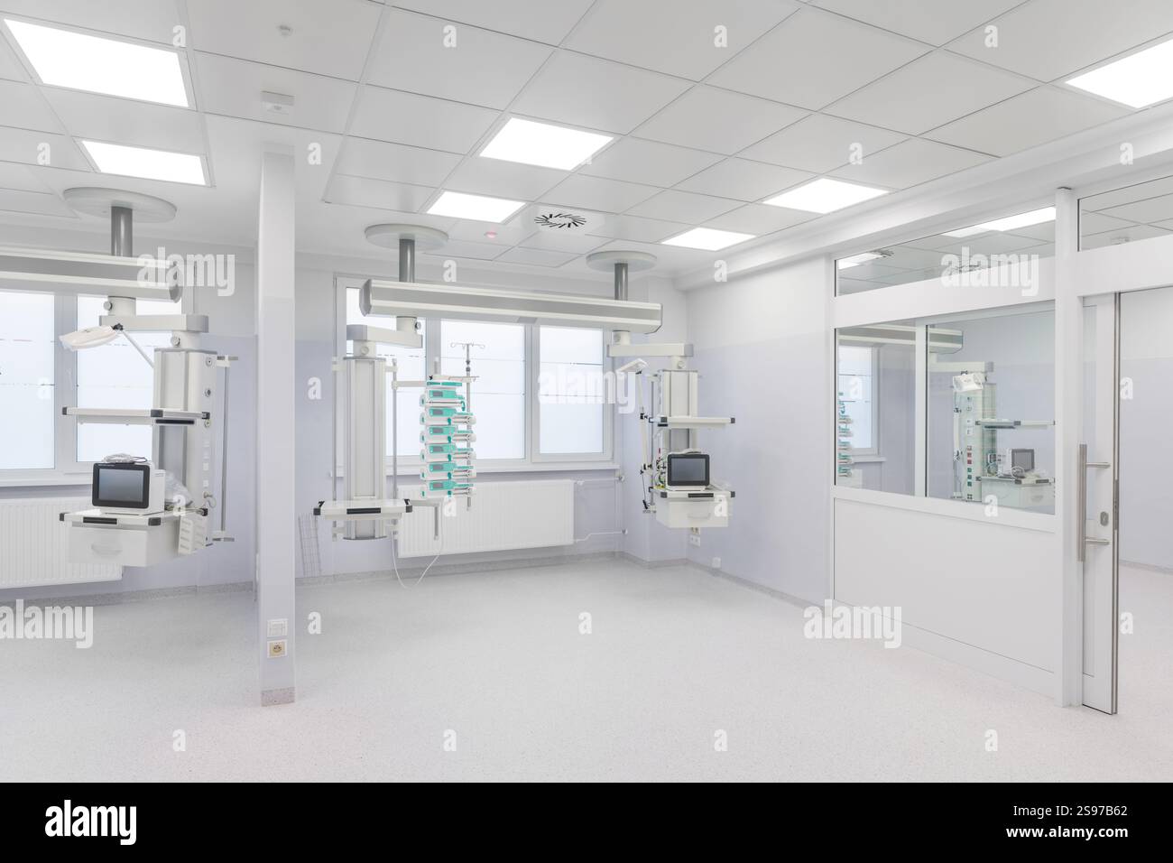 Post-operative room for patients in a hospital, with equipment ...