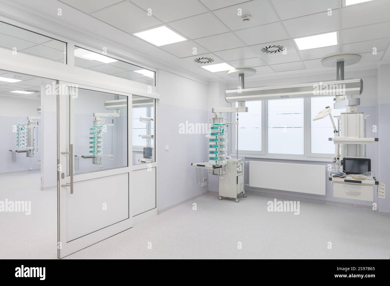 Post-operative room for patients in a hospital, with equipment ...