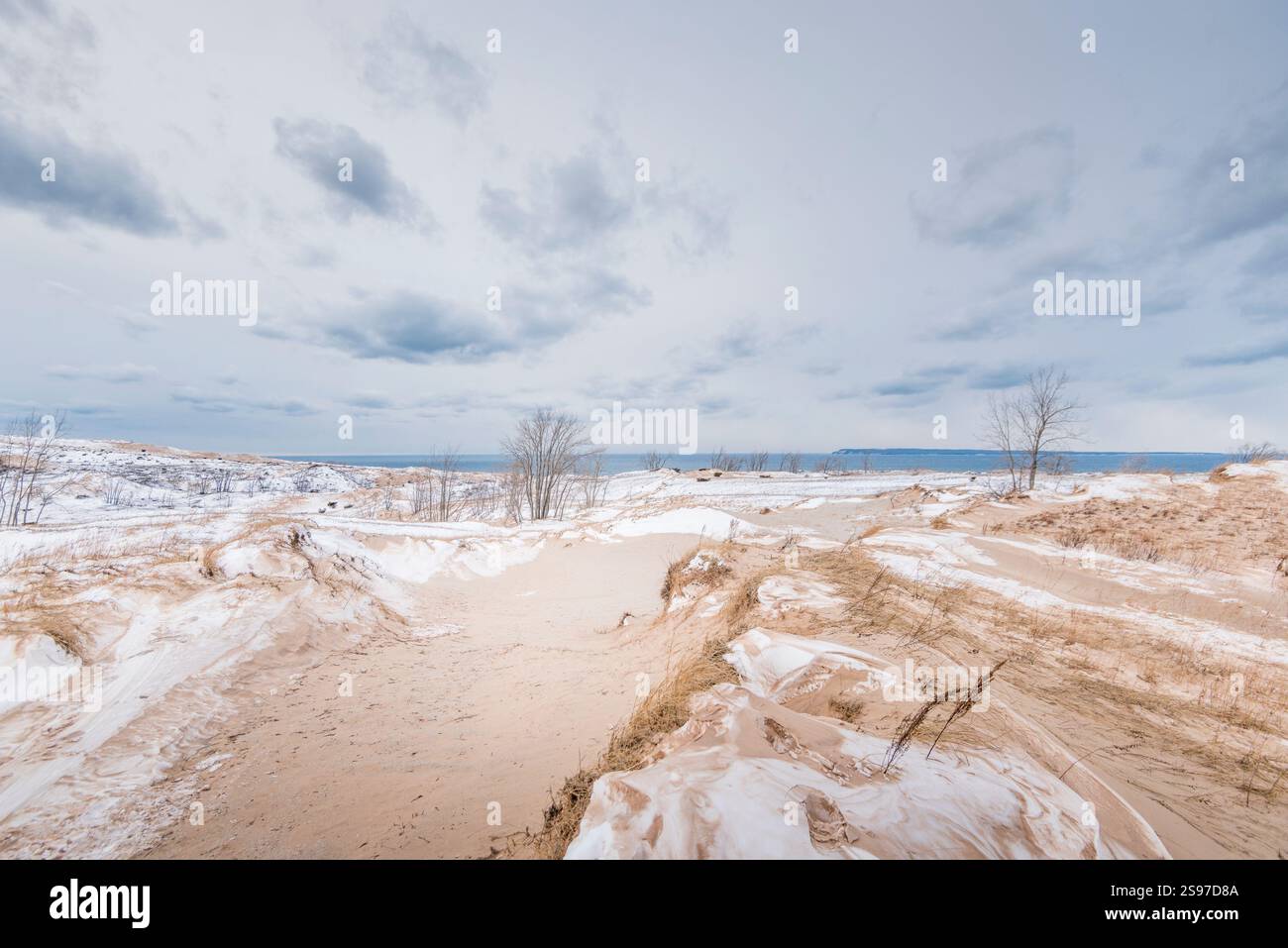 Winter landscape sleeping nature hi-res stock photography and images ...