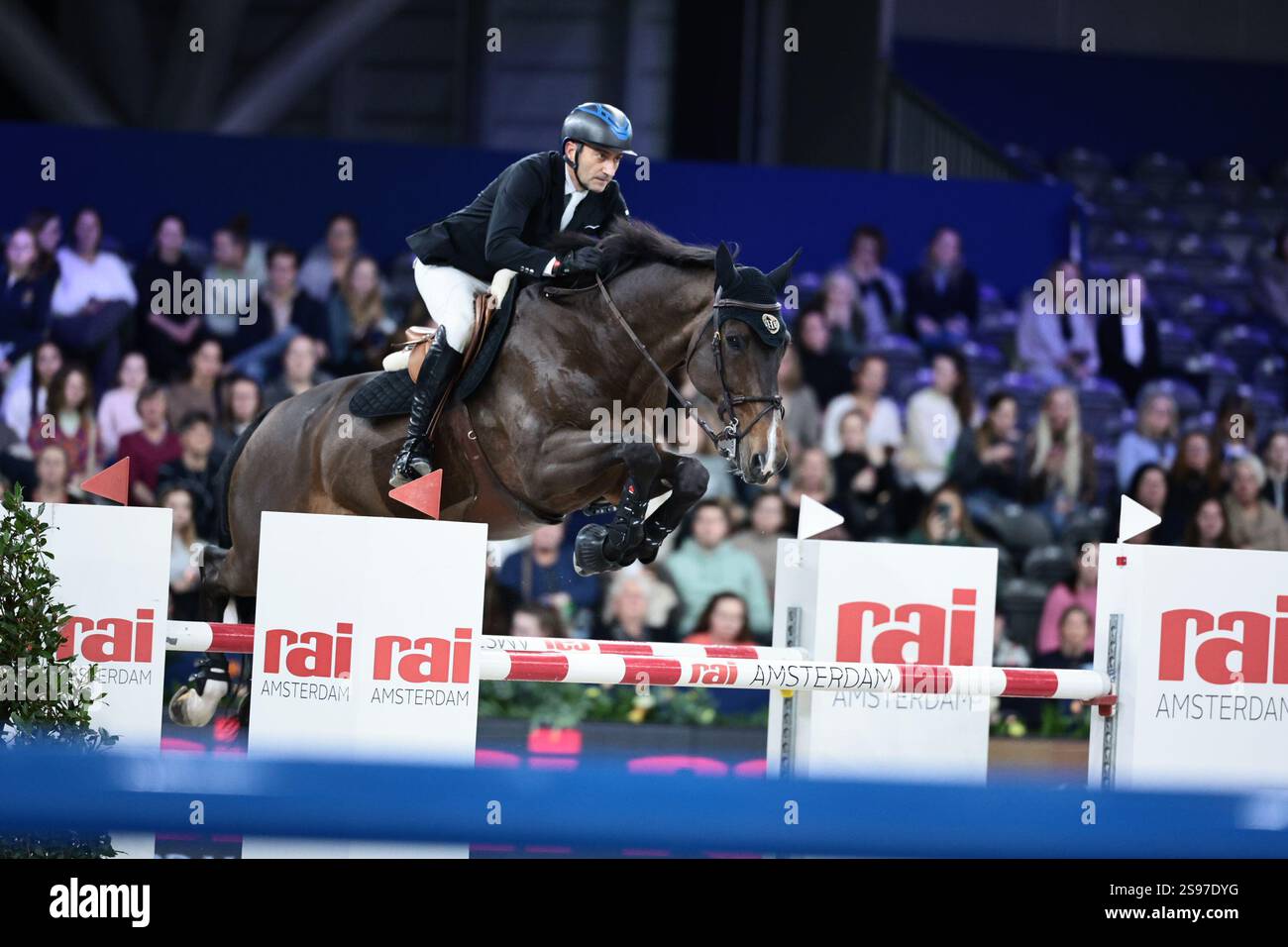 Piergiorgio Bucci of Italy with Hantano during the De Telegraaf Prize ...