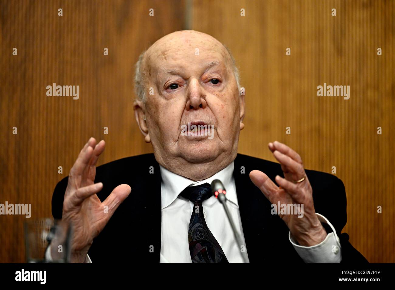 David Moskovic, a Holocaust and Auschwitz Survivor, tells his story ...