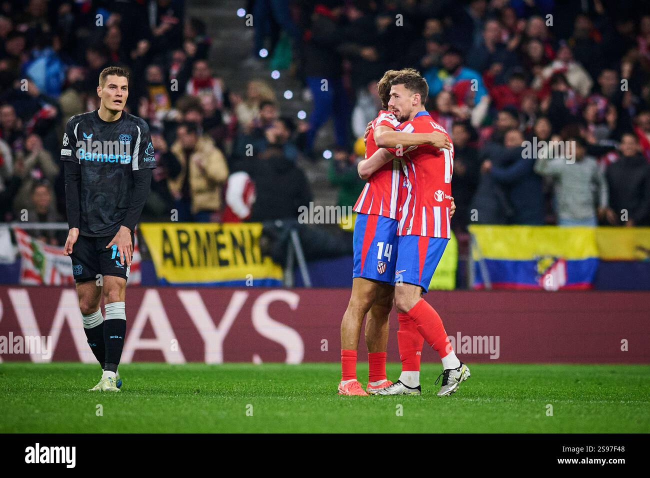 Atletico de Madrid’s Marcos Llorente (l) and Clement Lenglet (r ...